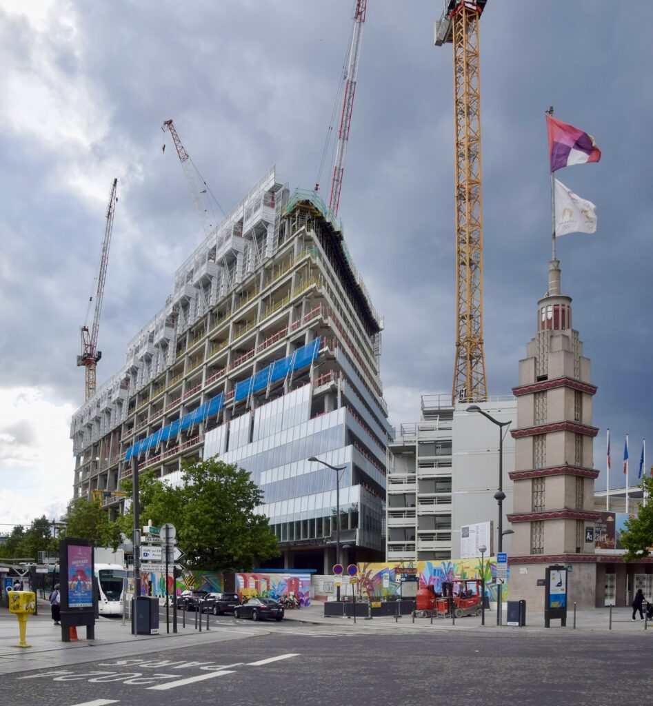 Incroyable Tour Triangle 3-ème plus haut bâtiment de Paris